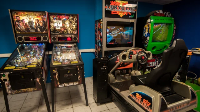 L’allée des Pins: a stroll a stone’s throw from the beach L’allée des ...