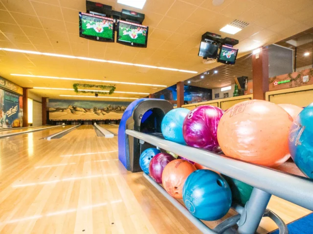 Bowling à Argelès-sur-Mer Bowling |Office de Tourisme Argelès-sur-Mer ...